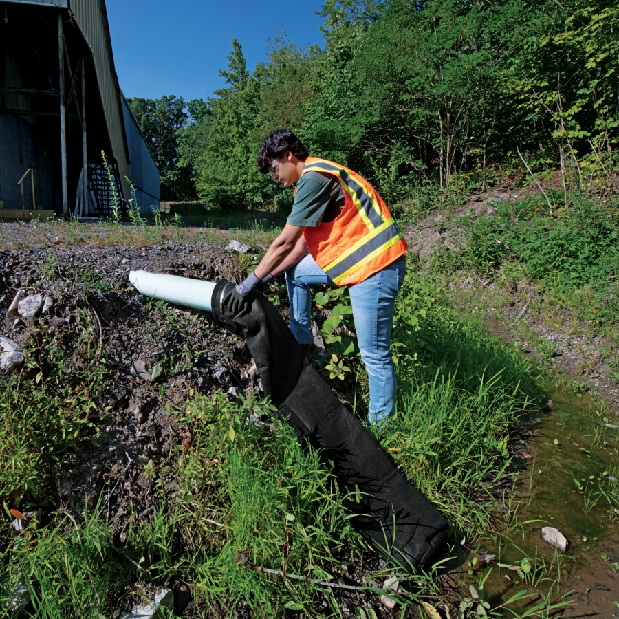 PIG Pipe Filter Sock to Absorb Oil and Remove Sediment - New Pig