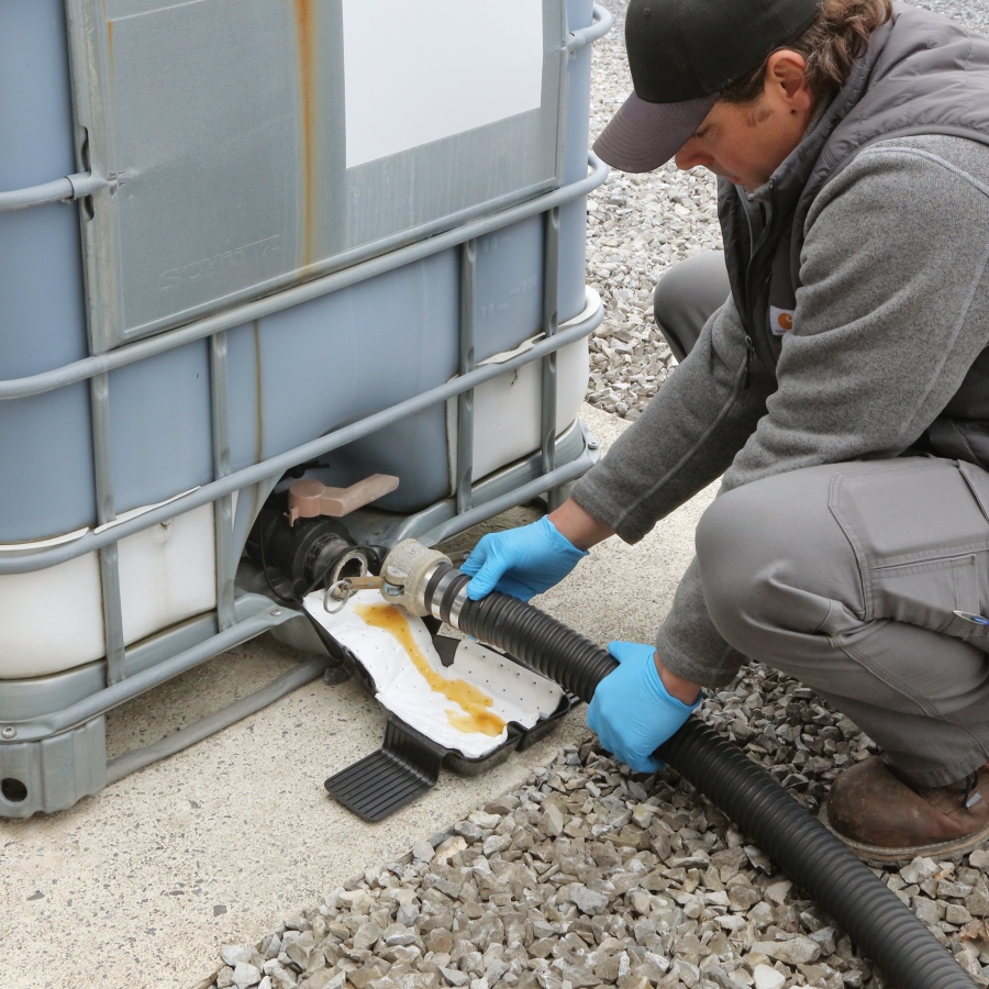 Spill Tray and Mat Pad for Oil-Only IBC Valve Drips — New Pig