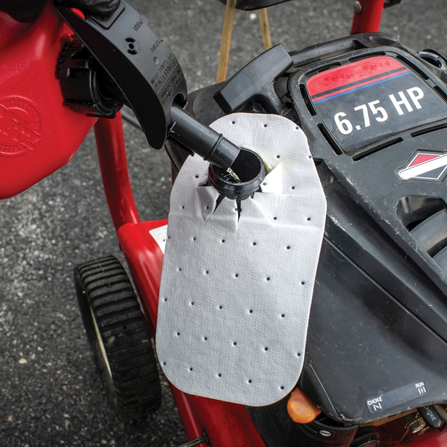 Anti-Static Absorbent Bib for Filling Fuel Tank - MAT4430 - New Pig