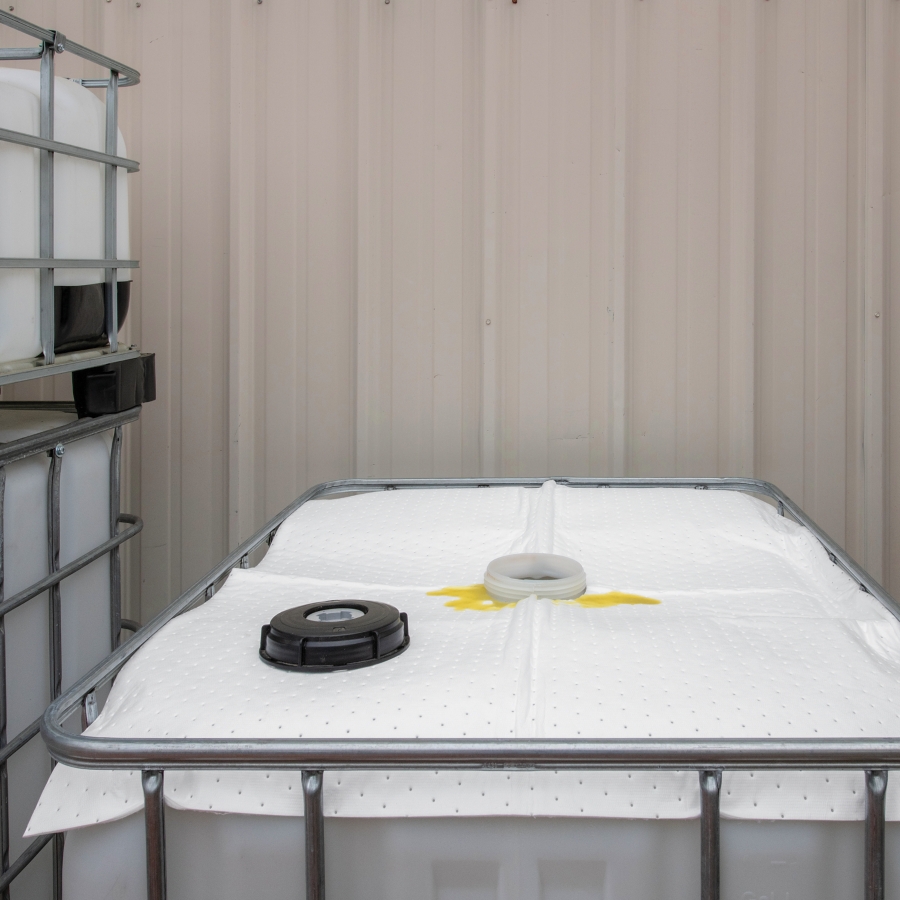 Anti-Static Absorbent Bib for Filling Fuel Tank - MAT4432 - New Pig